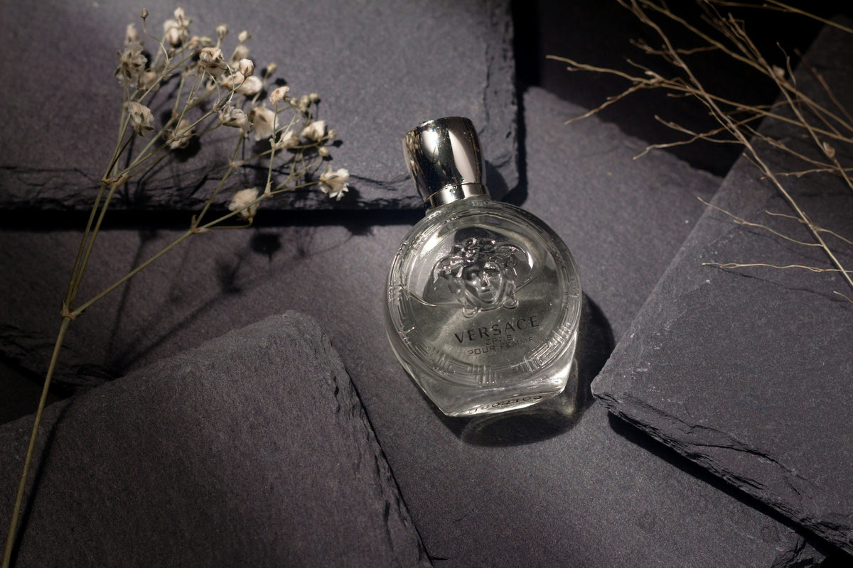 You’ve Been Smelling Perfume Wrong: 5 Common Myths, Busted – MAIR